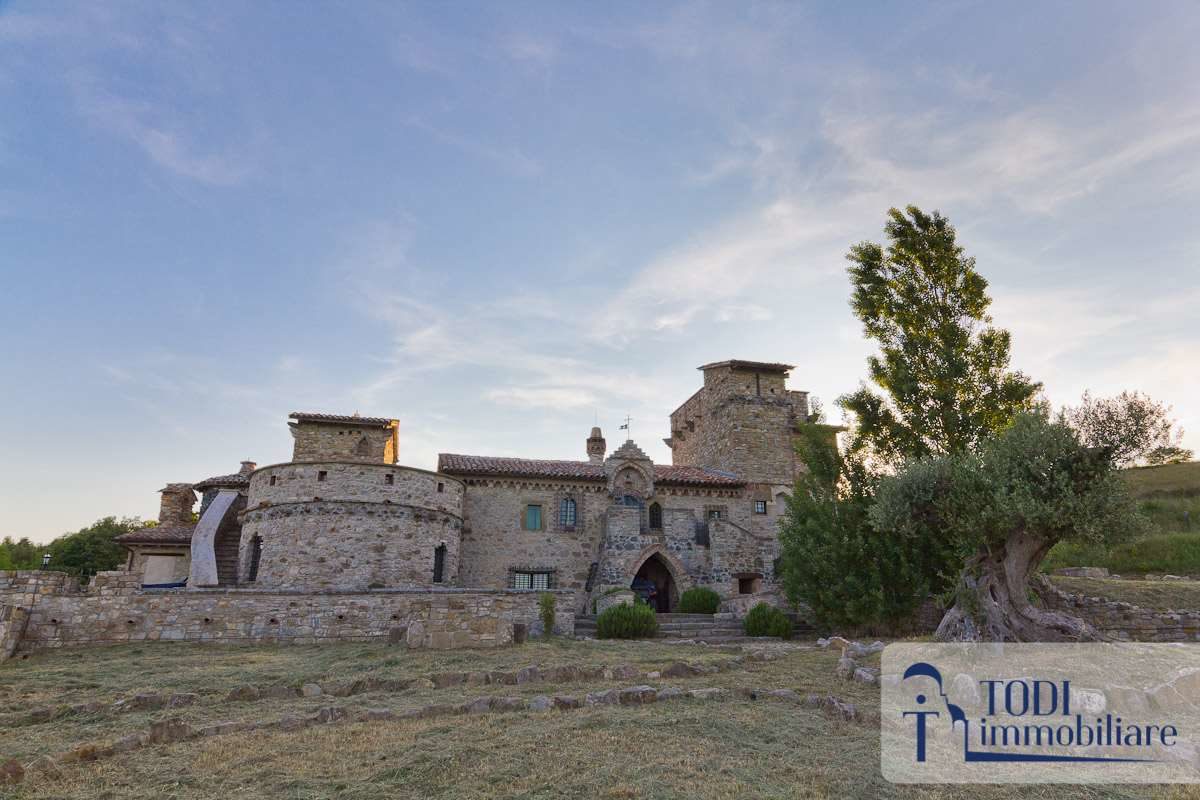 €1.3m nr Todi, ITALY. Rustic Castle - Castleist