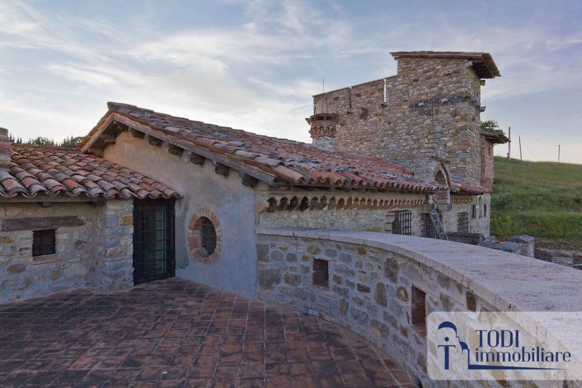 €1.3m nr Todi, ITALY. Rustic Castle - Castleist