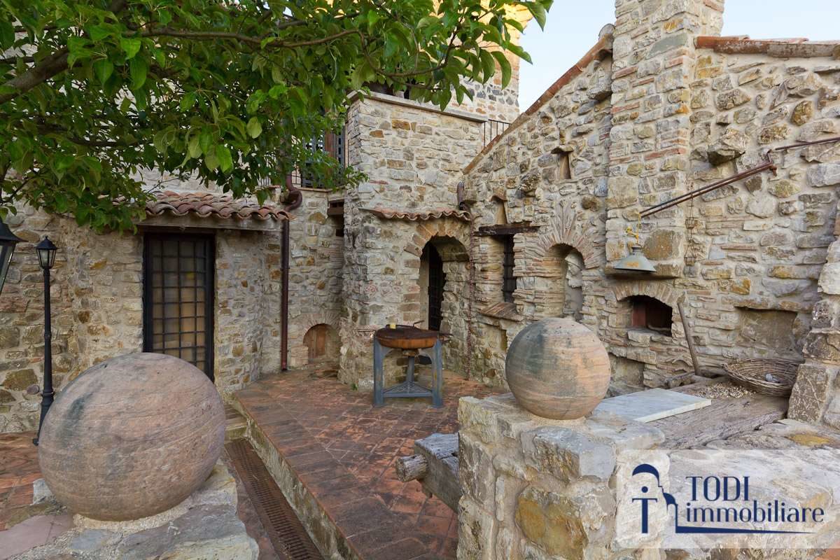 €1.3m nr Todi, ITALY. Rustic Castle - Castleist