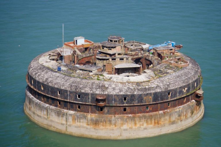 £700k Hampshire, ENGLAND. Historic Sea Fort for Sale - Castleist