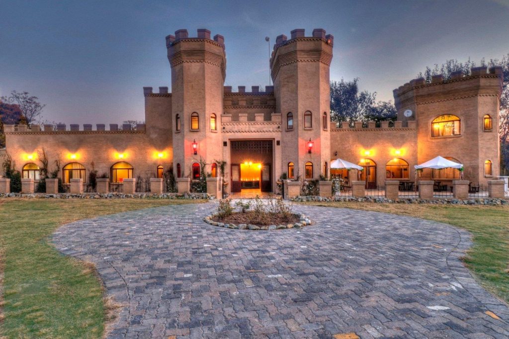 R5.95m Rietfontein SOUTH AFRICA Castle For Sale - Castleist