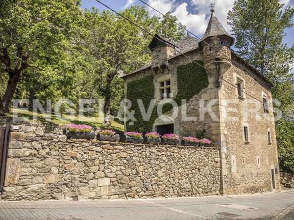 €2.8m Lleida, SPAIN. 16th Century Castle For Sale - Castleist