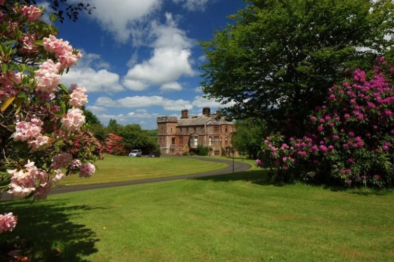 £1.9m Kirtlebridge, SCOTLAND Defensive Tower For Sale - Castleist