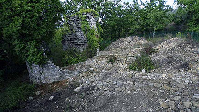 €195k Umbria, ITALY. Watchtower For Restoration - Castleist