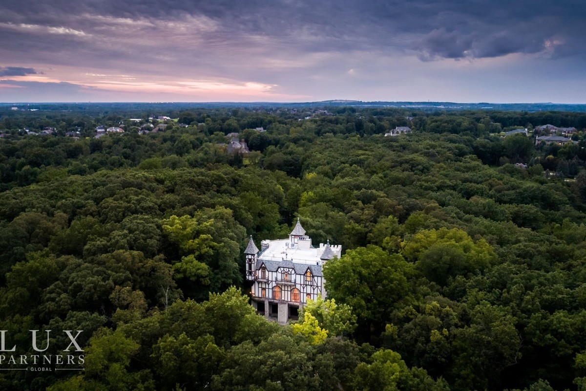 $2.299m Michigan, USA. Castle For Sale With Drawbridge and Moat - Castleist