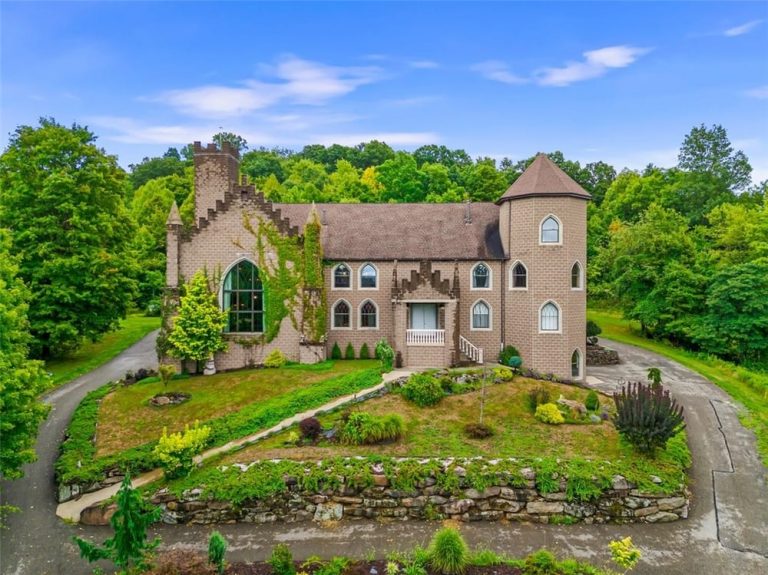 $1.2m Pennsylvania, USA. Castle For Sale on 58 Acres - Castleist