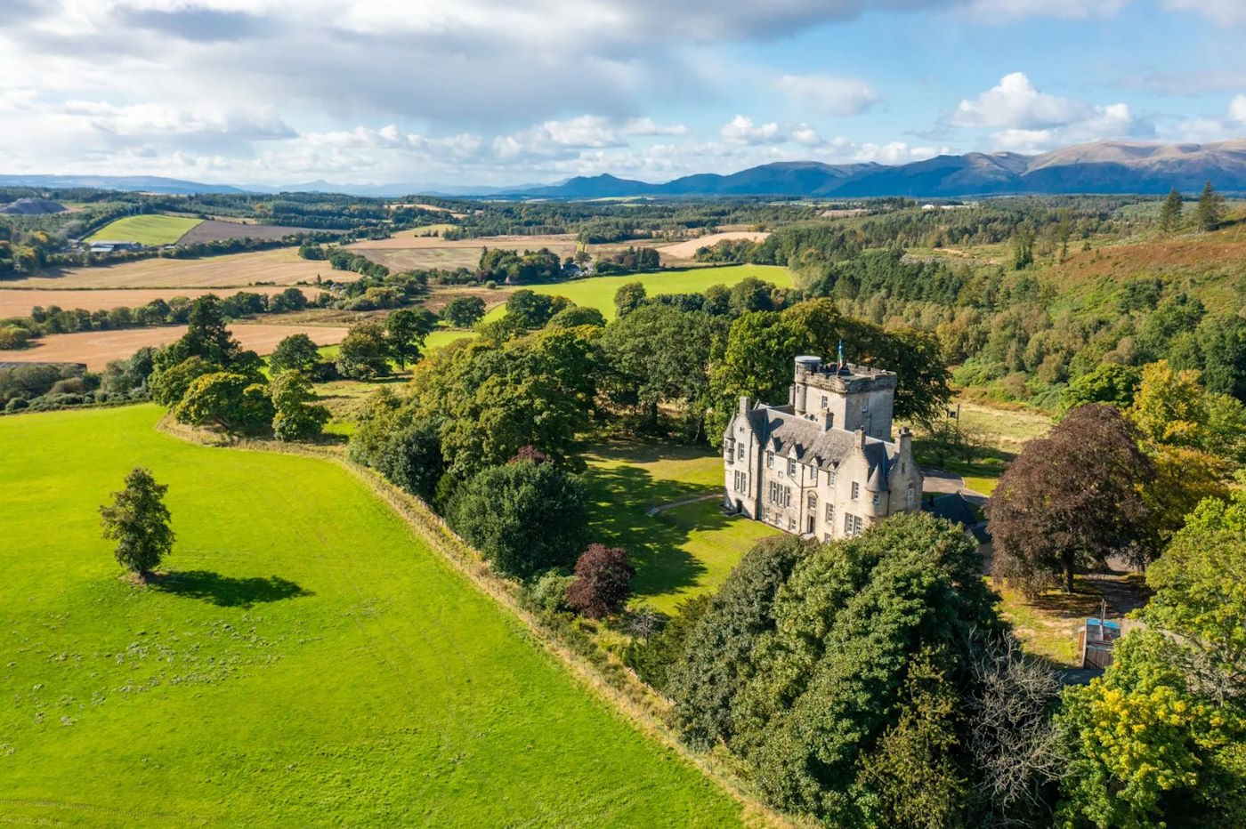 £3.95m West Fife, SCOTLAND. Baronial Castle For Sale - Castleist