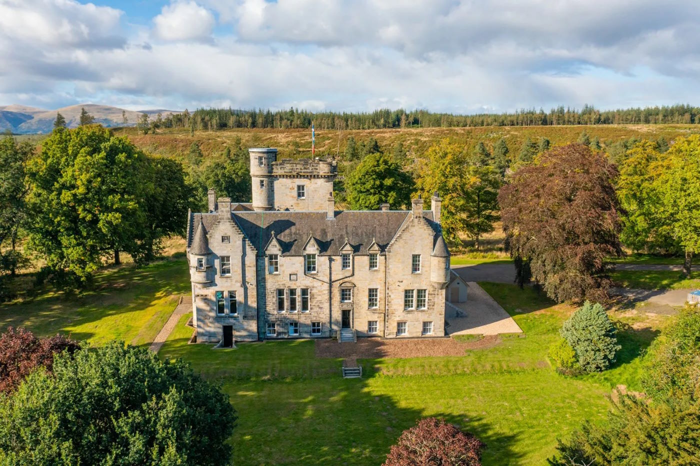 £3.95m West Fife, SCOTLAND. Baronial Castle For Sale - Castleist